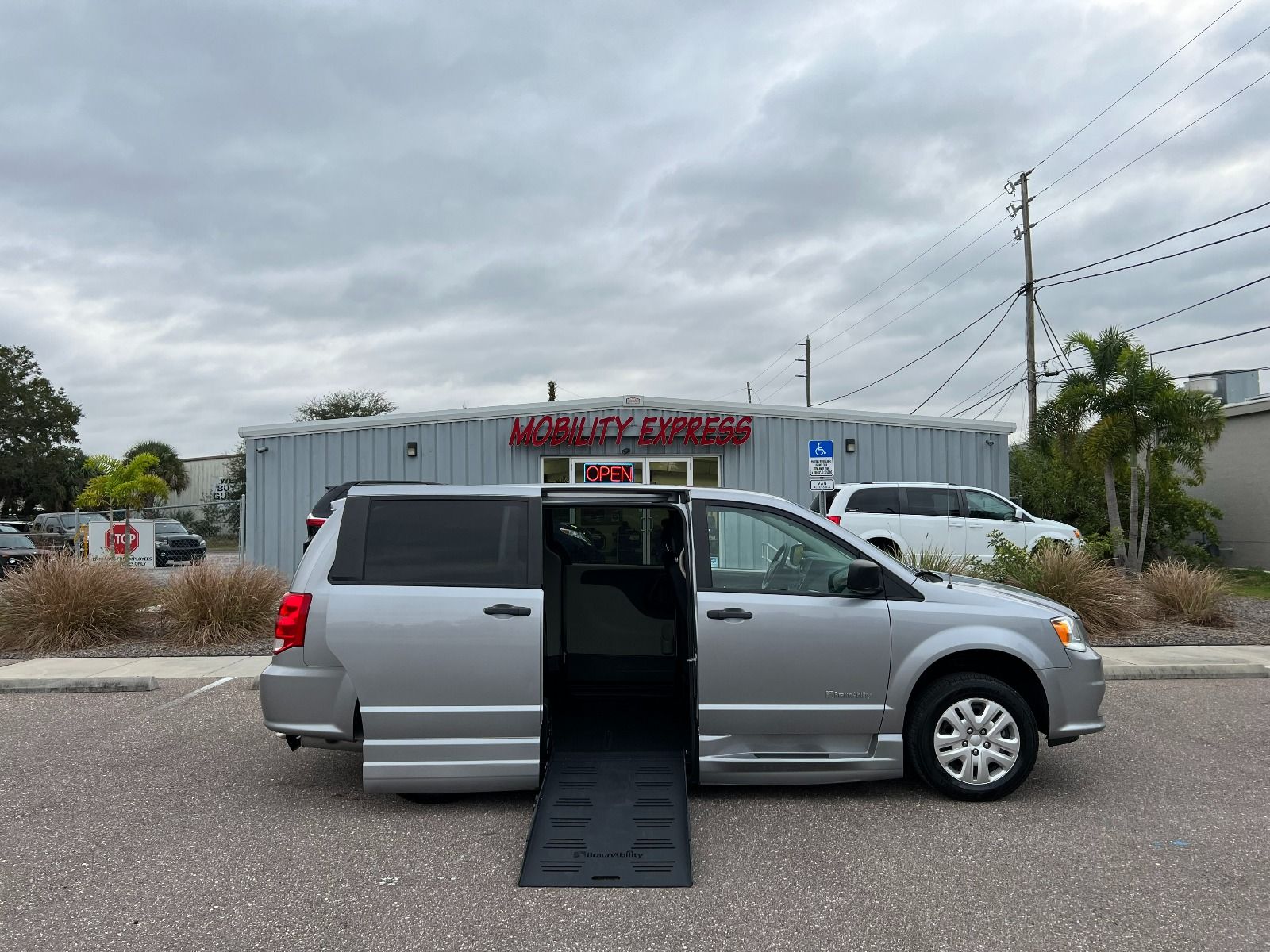 2020 Dodge Grand Caravan SXT Handicap Access Van