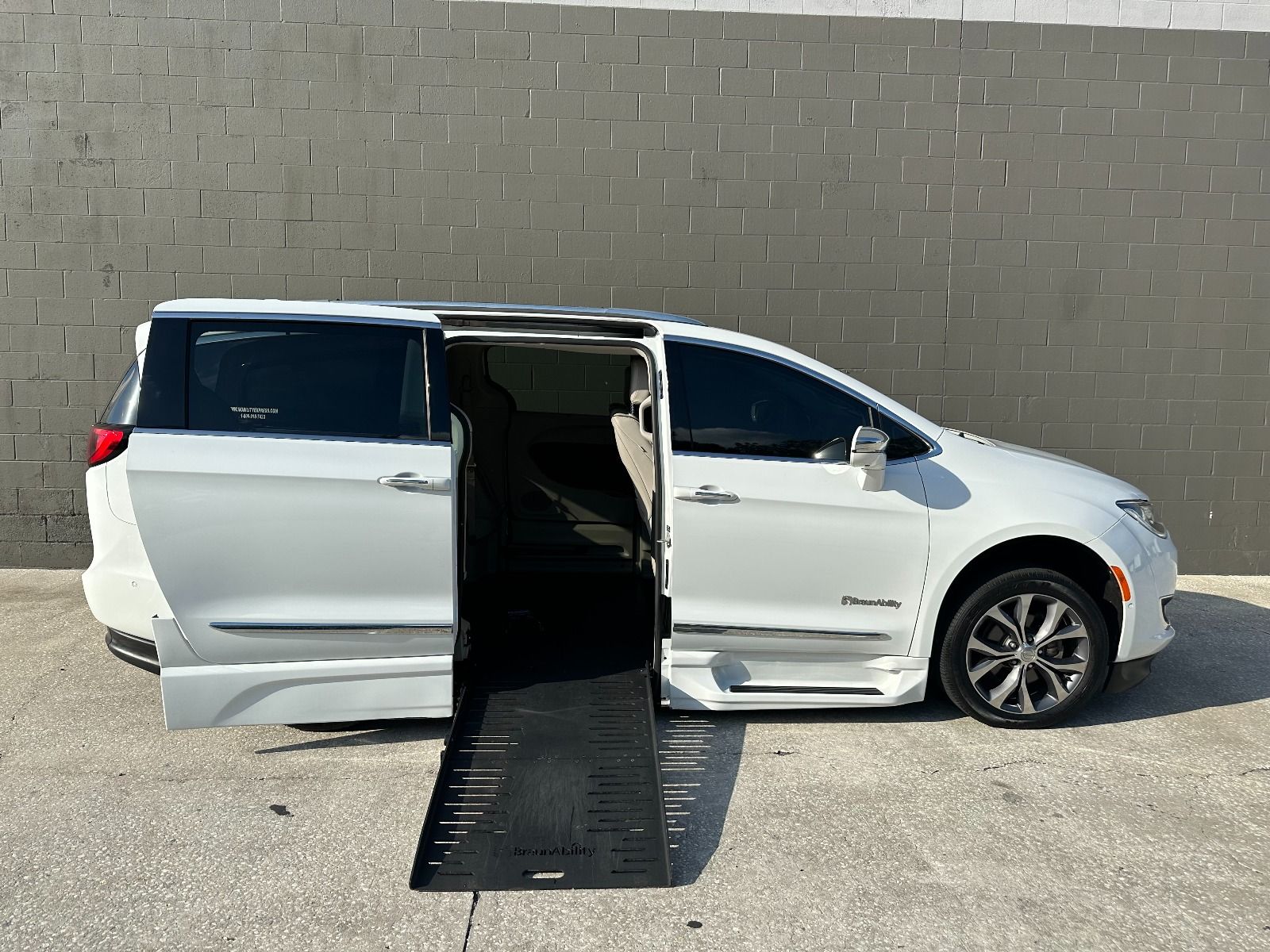 2018 Chrysler Pacifica Limited Handicap Van