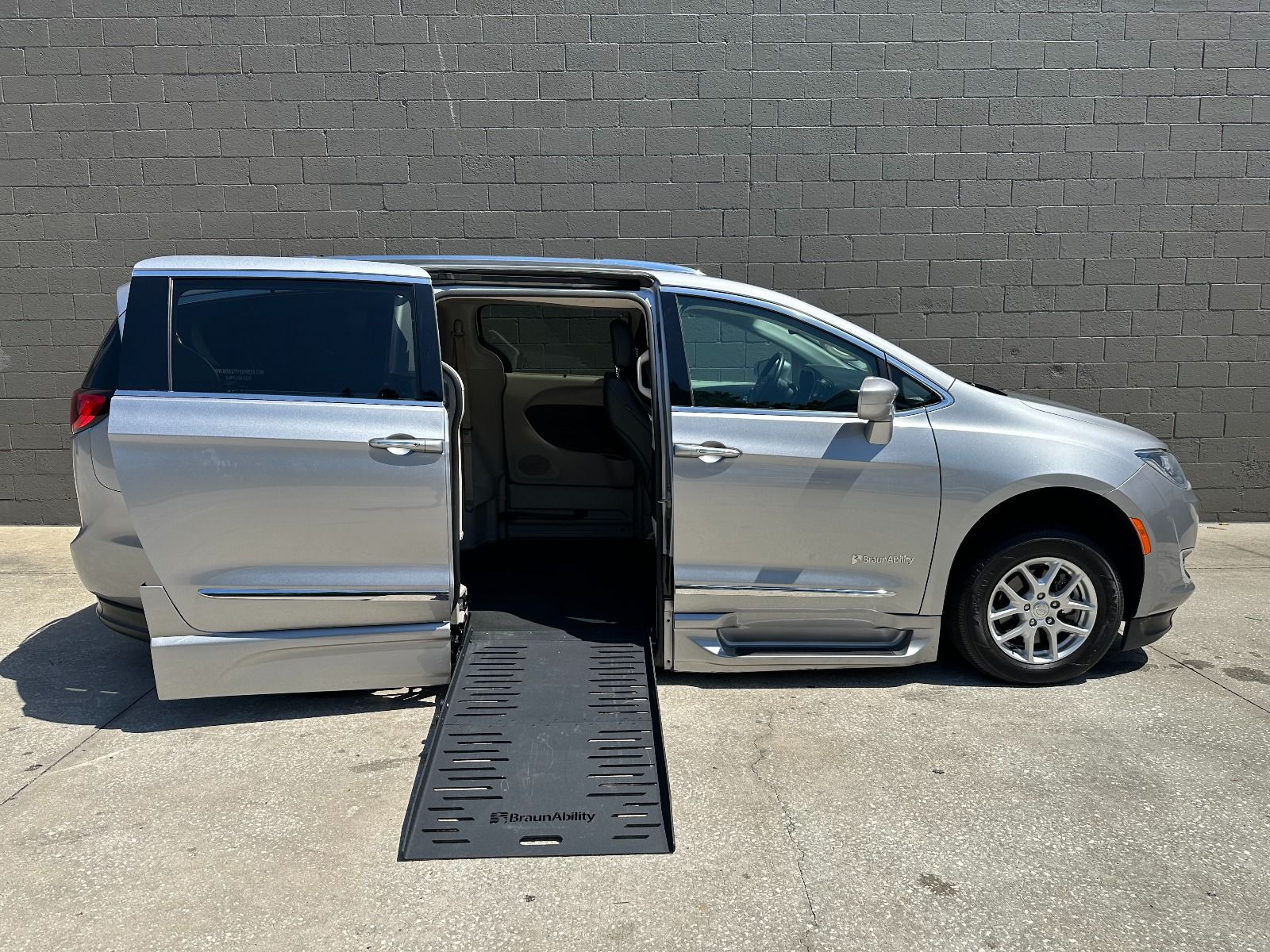 2020 Chrysler Pacifica Touring L Handicap Access Van
