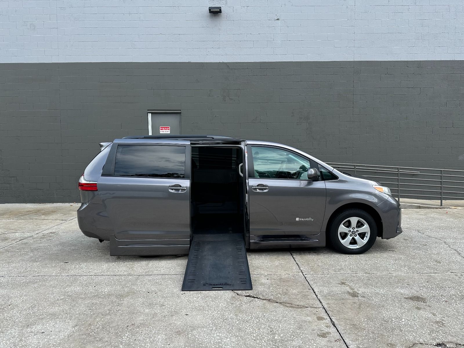 2018 Toyota Sienna LE Wheelchair Accessible Minivan
