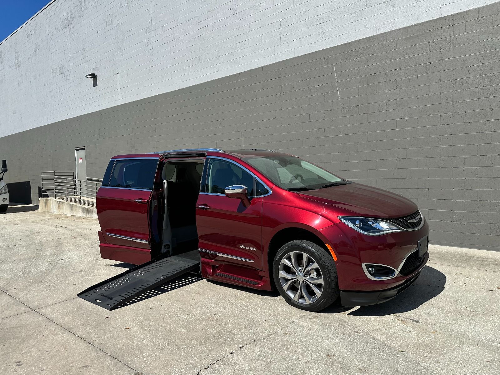 2020 Chrysler Pacifica Limited Handicap Accessible Van