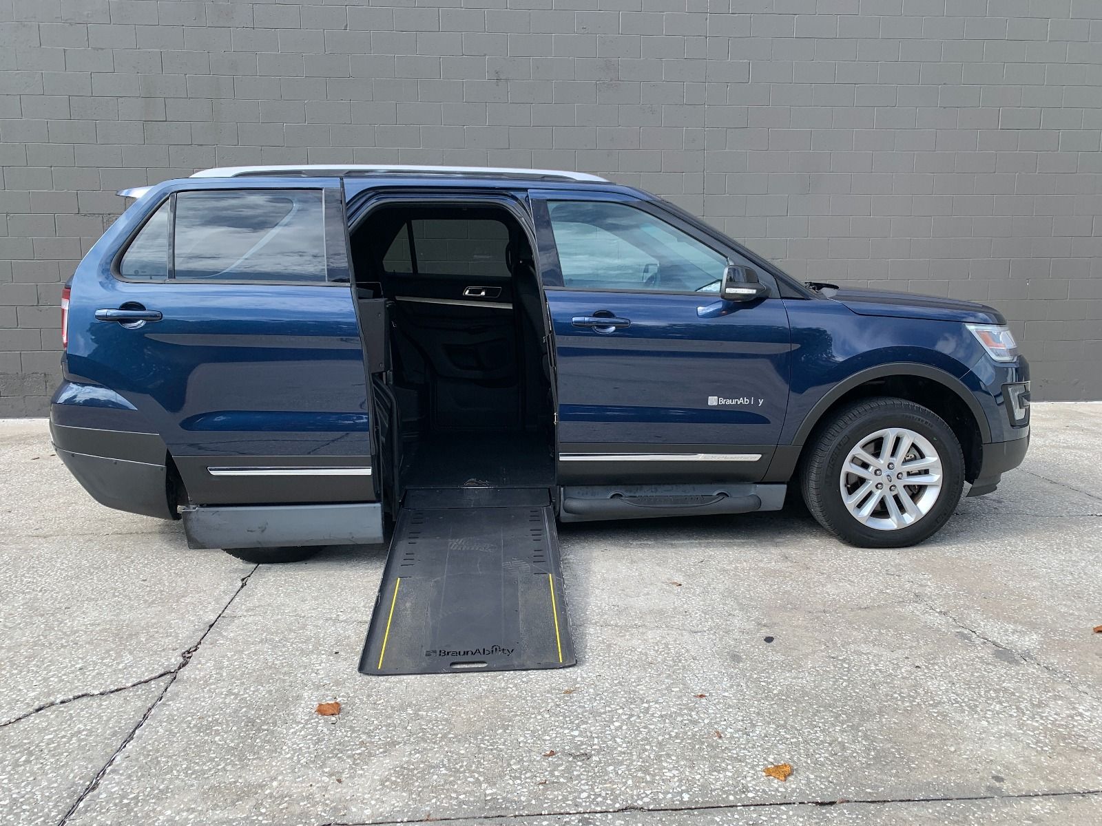2016 Ford Explorer XLT Handicap Wheelchair Access SUV